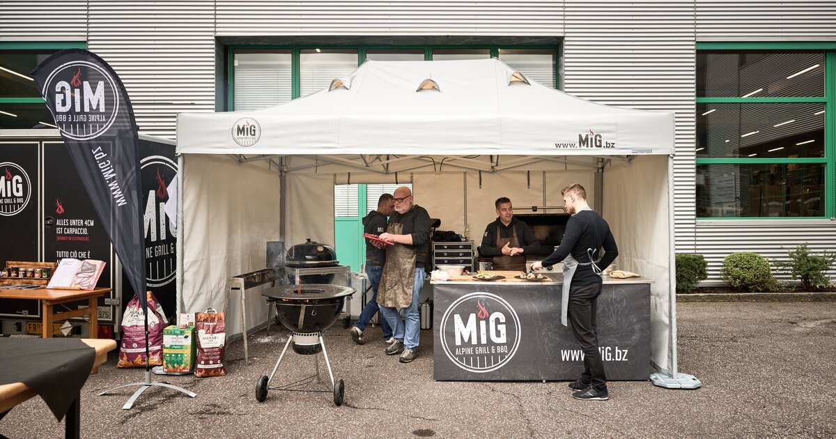 Professional BBQ Serving & Catering Tents